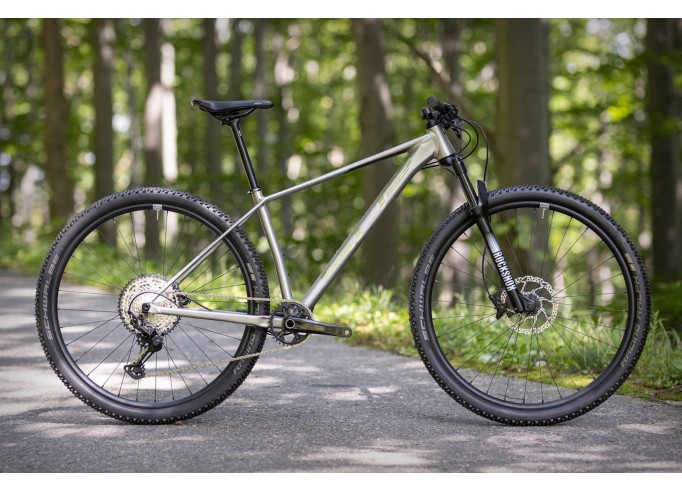 TREK Procaliber 6 Satin Viper Red/Crimson kalnų dviratis